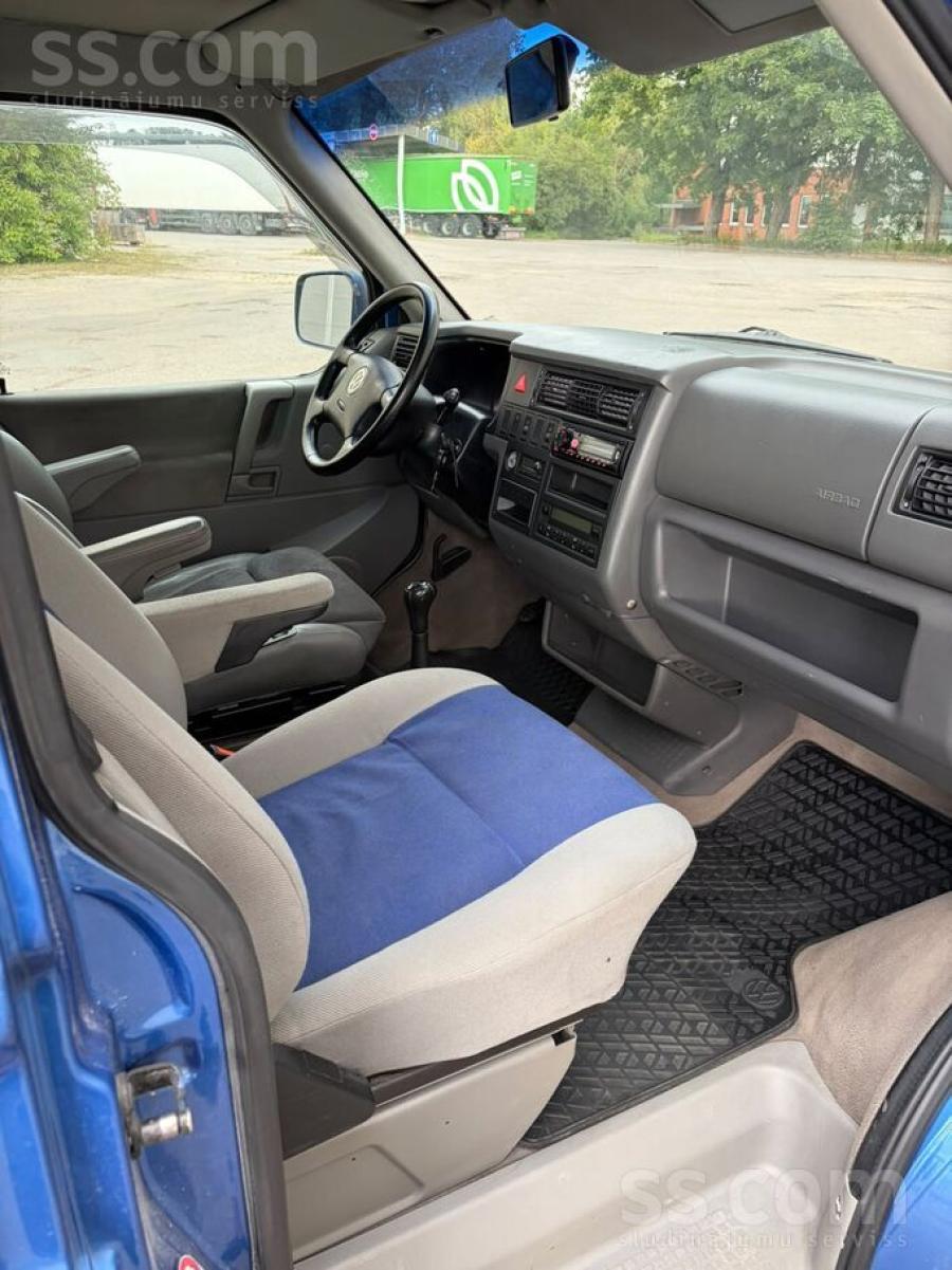Zils Volkswagen Multivan 1999 Rīga, ar dzinēja tilpumu 2.50 L un nobraukumu 319 tūkst. km par 7695 €, foto 11 vietnē AUTOMOTO.COM.LV