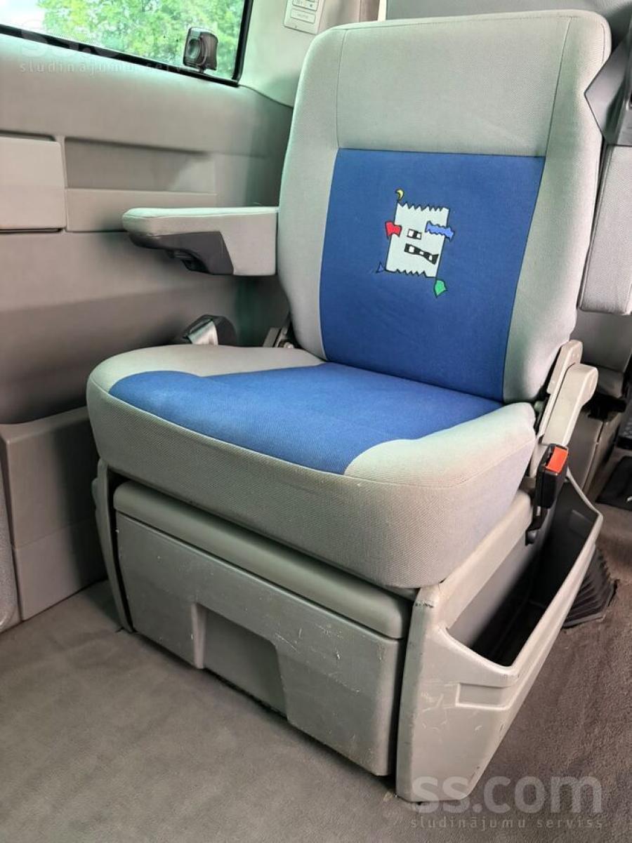 Zils Volkswagen Multivan 1999 Rīga, ar dzinēja tilpumu 2.50 L un nobraukumu 319 tūkst. km par 7695 €, foto 12 vietnē AUTOMOTO.COM.LV