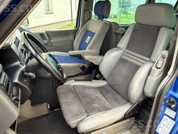 Blue Volkswagen Multivan 1999 in Riga, with an engine capacity of 2.50 L and mileage of 319 thousand km for 7695 €, photo 8 on AUTOMOTO.COM.LV