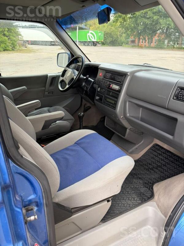 Blue Volkswagen Multivan 1999 in Riga, with an engine capacity of 2.50 L and mileage of 319 thousand km for 7695 €, photo 11 on AUTOMOTO.COM.LV