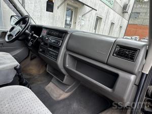 Blue Volkswagen Multivan 2000 in Daugavpils, with an engine capacity of 2.50 L and mileage of 0 thousand km for 5270 €, photo 13 on AUTOMOTO.COM.LV
