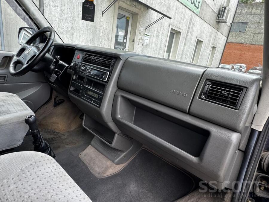 Blue Volkswagen Multivan 2000 in Daugavpils, with an engine capacity of 2.50 L and mileage of 0 thousand km for 5270 €, photo 13 on AUTOMOTO.COM.LV
