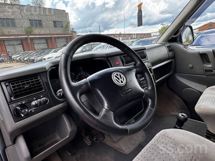 Blue Volkswagen Multivan 2000 in Daugavpils, with an engine capacity of 2.50 L and mileage of 0 thousand km for 5270 €, photo 14 on AUTOMOTO.COM.LV