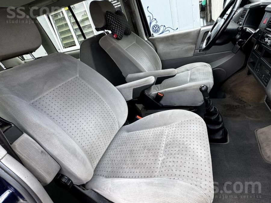 Blue Volkswagen Multivan 2000 in Daugavpils, with an engine capacity of 2.50 L and mileage of 0 thousand km for 5270 €, photo 19 on AUTOMOTO.COM.LV