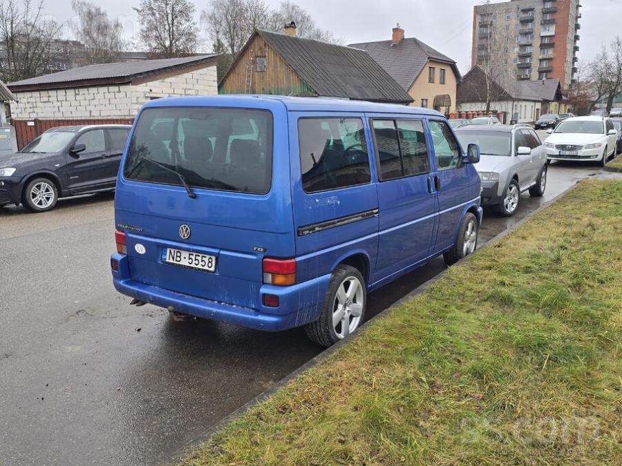 Blue Volkswagen Multivan 2000 in Daugavpils, with an engine capacity of 2.50 L and mileage of 515 thousand km for 6500 €, photo 4 on AUTOMOTO.COM.LV