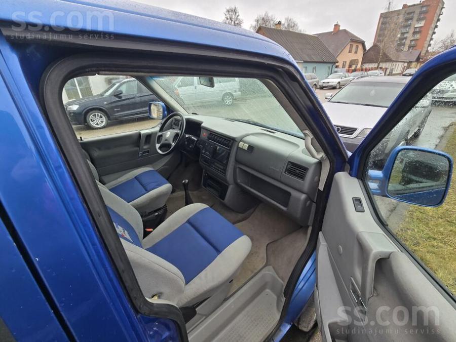 Blue Volkswagen Multivan 2000 in Daugavpils, with an engine capacity of 2.50 L and mileage of 515 thousand km for 6500 €, photo 7 on AUTOMOTO.COM.LV