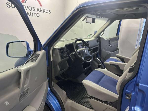 Zils Volkswagen Multivan 2001 Marijampole, ar dzinēja tilpumu 2.46 L un nobraukumu 440 tūkst. km par 10750 €, foto 8 vietnē AUTOMOTO.COM.LV