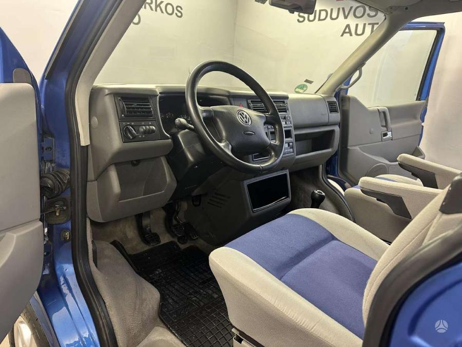 Zils Volkswagen Multivan 2001 Marijampole, ar dzinēja tilpumu 2.46 L un nobraukumu 440 tūkst. km par 10750 €, foto 9 vietnē AUTOMOTO.COM.LV