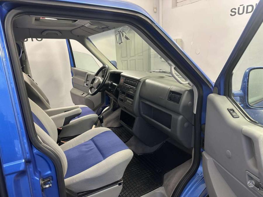 Zils Volkswagen Multivan 2001 Marijampole, ar dzinēja tilpumu 2.46 L un nobraukumu 440 tūkst. km par 10750 €, foto 11 vietnē AUTOMOTO.COM.LV