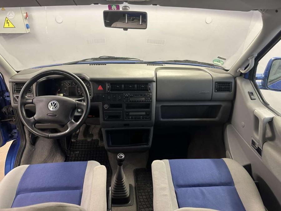 Zils Volkswagen Multivan 2001 Marijampole, ar dzinēja tilpumu 2.46 L un nobraukumu 440 tūkst. km par 10750 €, foto 13 vietnē AUTOMOTO.COM.LV
