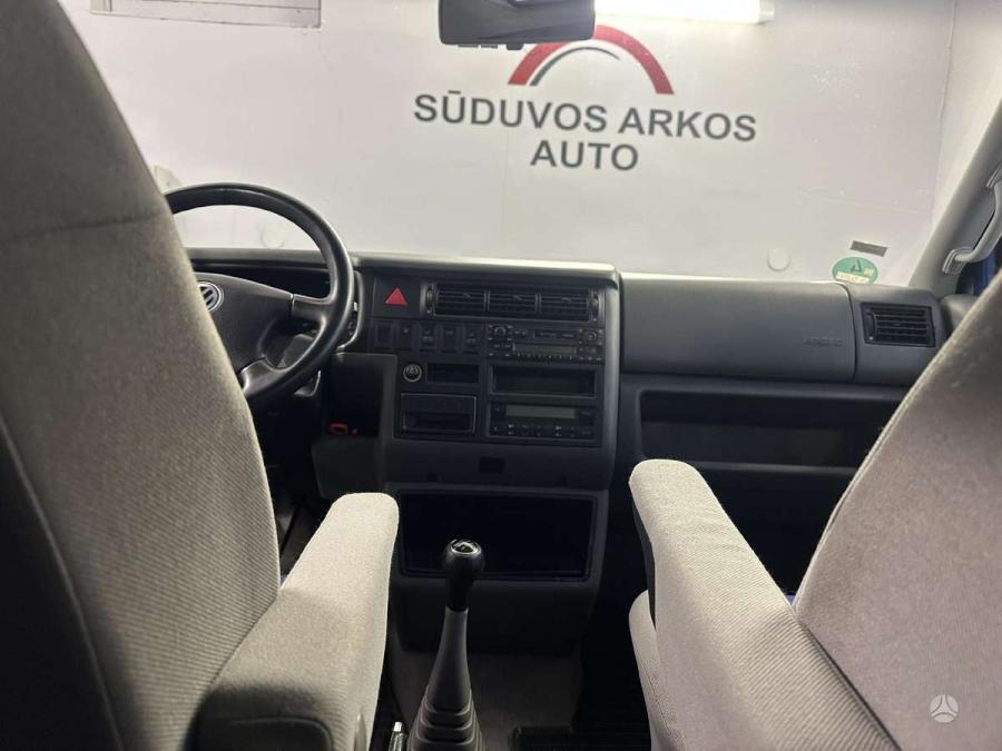 Zils Volkswagen Multivan 2001 Marijampole, ar dzinēja tilpumu 2.46 L un nobraukumu 440 tūkst. km par 10750 €, foto 21 vietnē AUTOMOTO.COM.LV