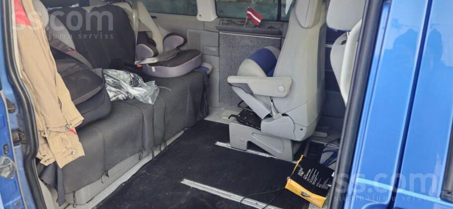 Zils Volkswagen Multivan 2001 Rīga, ar dzinēja tilpumu 2.50 L un nobraukumu 434 tūkst. km par 6800 €, foto 6 vietnē AUTOMOTO.COM.LV