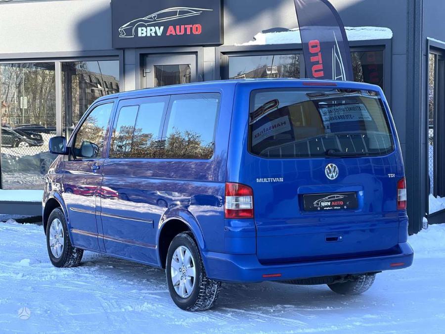 Blue Volkswagen Multivan 2004 in Kedainiai, with an engine capacity of 2.46 L and mileage of 309 thousand km for 8850 €, photo 9 on AUTOMOTO.COM.LV