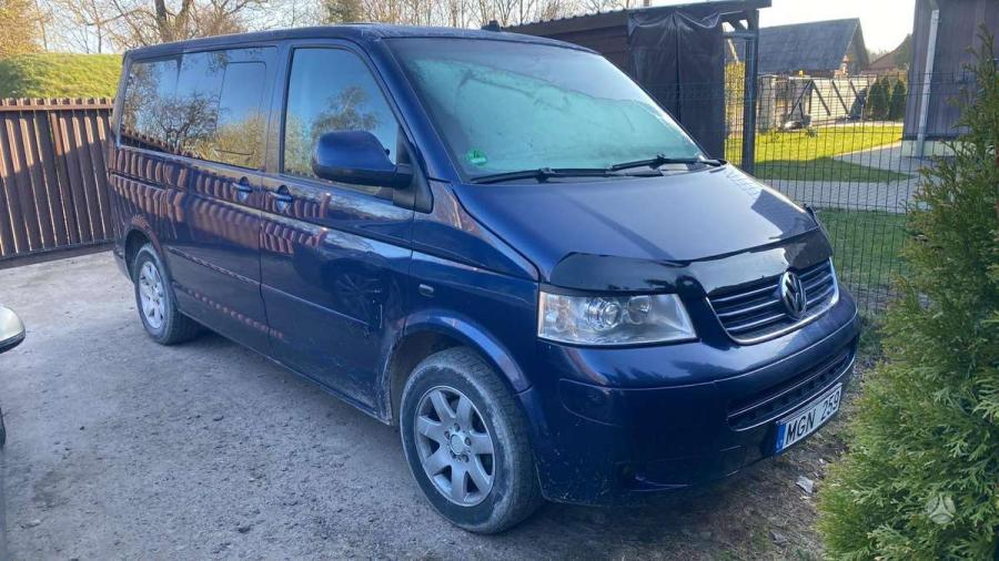 Blue Volkswagen Multivan 2004 in Vilnius, with an engine capacity of 2.50 L and mileage of 390 thousand km for 4500 €, photo 1 on AUTOMOTO.COM.LV