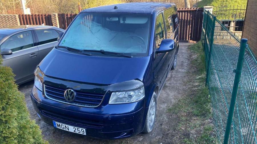 Blue Volkswagen Multivan 2004 in Vilnius, with an engine capacity of 2.50 L and mileage of 390 thousand km for 4500 €, photo 3 on AUTOMOTO.COM.LV