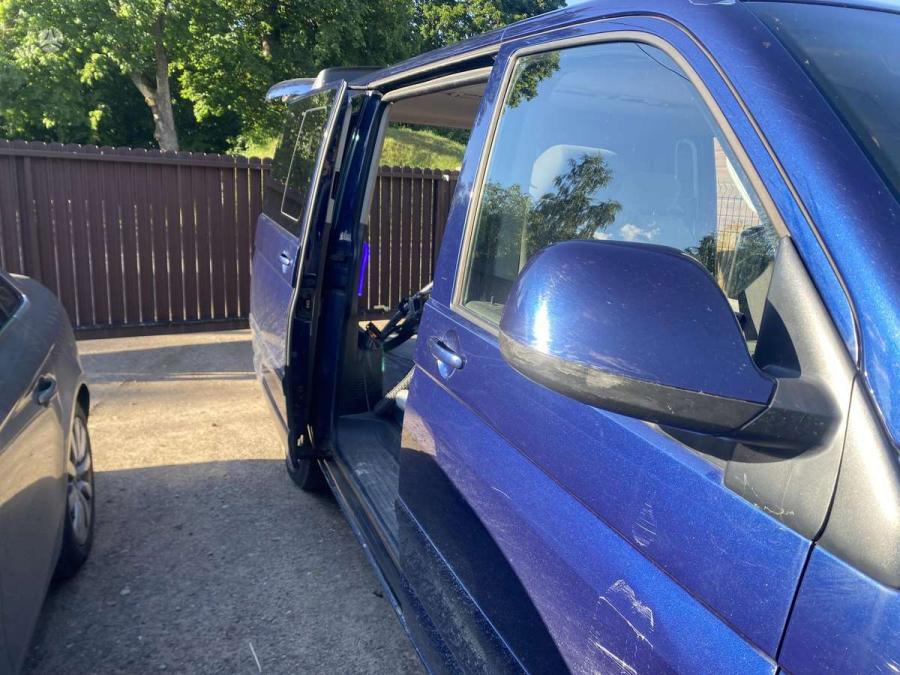 Blue Volkswagen Multivan 2004 in Vilnius, with an engine capacity of 2.50 L and mileage of 390 thousand km for 4500 €, photo 7 on AUTOMOTO.COM.LV