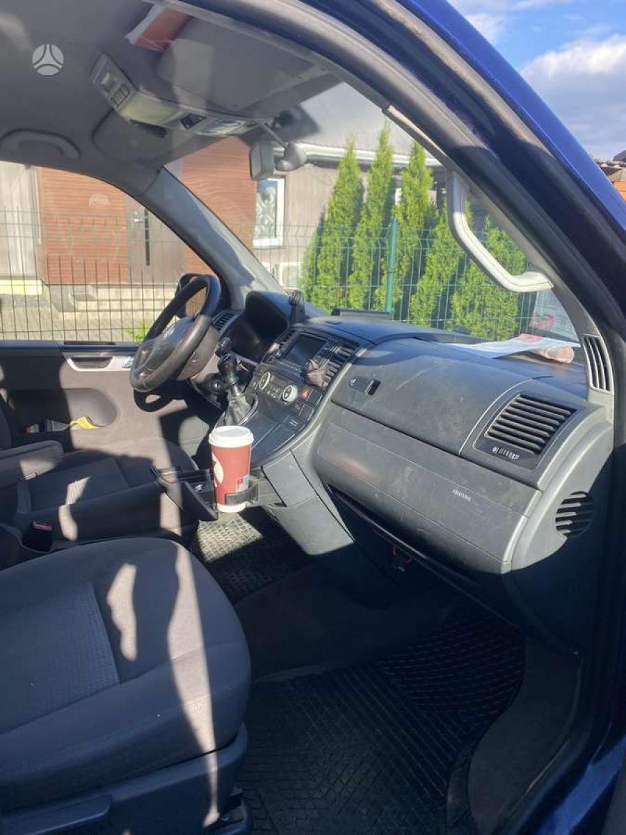 Blue Volkswagen Multivan 2004 in Vilnius, with an engine capacity of 2.50 L and mileage of 390 thousand km for 4500 €, photo 12 on AUTOMOTO.COM.LV