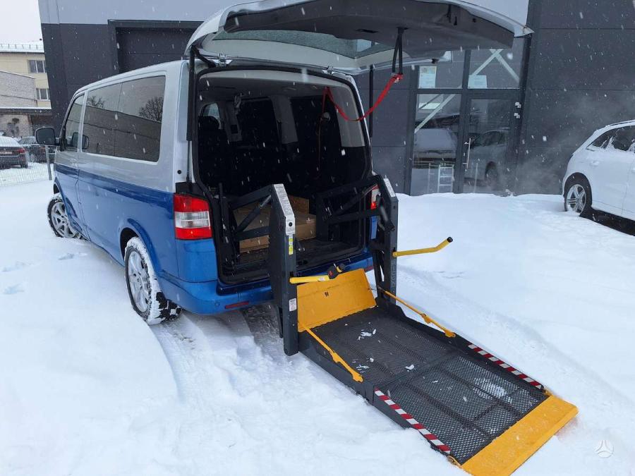 Zils Volkswagen Multivan 2006 Jonava, ar dzinēja tilpumu 2.50 L un nobraukumu 271 tūkst. km par 8900 €, foto 2 vietnē AUTOMOTO.COM.LV