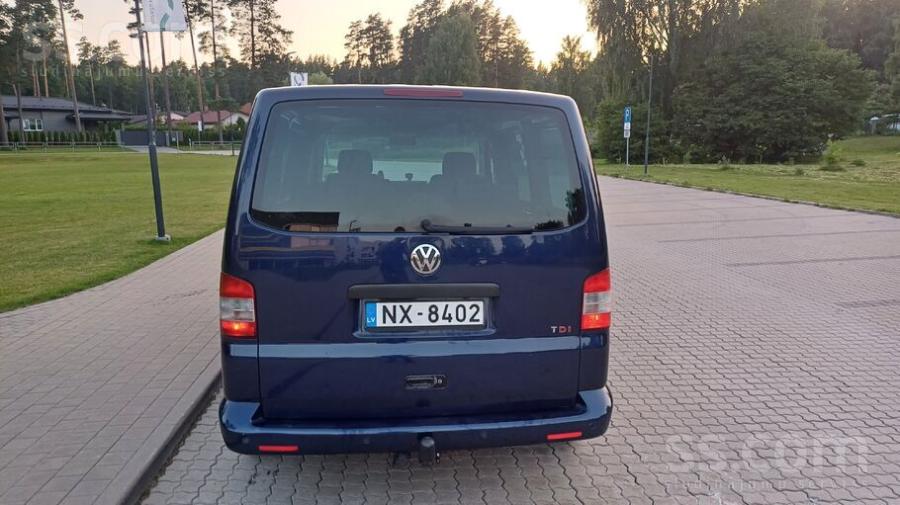 Blue Volkswagen Multivan 2007 in Riga, with an engine capacity of 2.50 L and mileage of 269 thousand km for 7900 €, photo 7 on AUTOMOTO.COM.LV