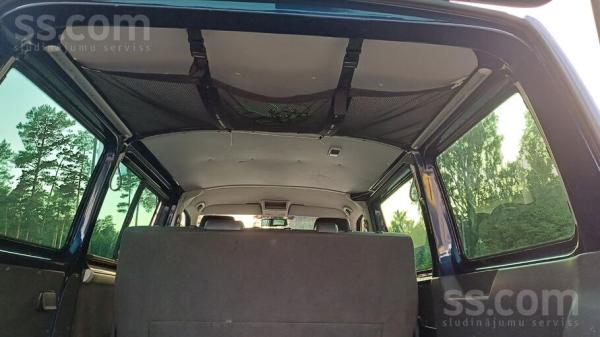 Blue Volkswagen Multivan 2007 in Riga, with an engine capacity of 2.50 L and mileage of 269 thousand km for 7900 €, photo 8 on AUTOMOTO.COM.LV