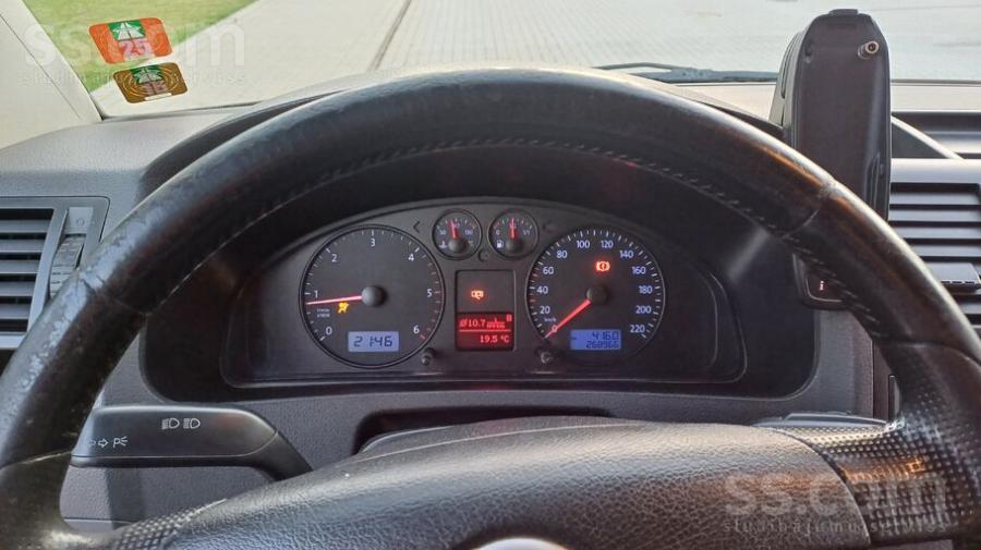 Blue Volkswagen Multivan 2007 in Riga, with an engine capacity of 2.50 L and mileage of 269 thousand km for 7900 €, photo 12 on AUTOMOTO.COM.LV