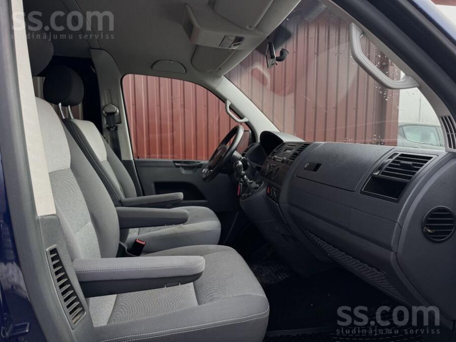 Zils Volkswagen Multivan 2009 Liepāja, ar dzinēja tilpumu 2.50 L un nobraukumu 307 tūkst. km par 8450 €, foto 4 vietnē AUTOMOTO.COM.LV