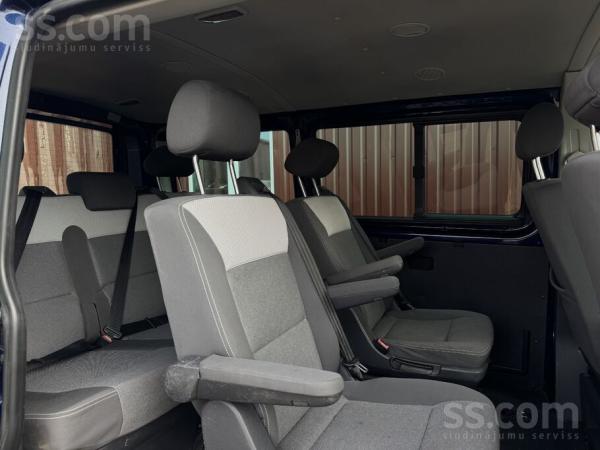 Zils Volkswagen Multivan 2009 Liepāja, ar dzinēja tilpumu 2.50 L un nobraukumu 307 tūkst. km par 8450 €, foto 4 vietnē AUTOMOTO.COM.LV