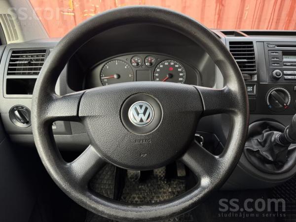 Zils Volkswagen Multivan 2009 Liepāja, ar dzinēja tilpumu 2.50 L un nobraukumu 307 tūkst. km par 8450 €, foto 6 vietnē AUTOMOTO.COM.LV