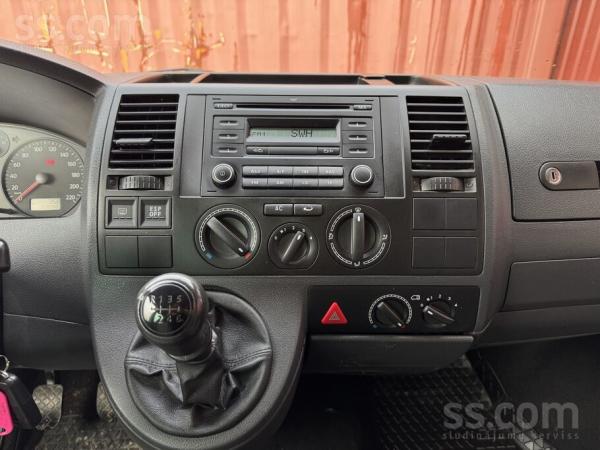Zils Volkswagen Multivan 2009 Liepāja, ar dzinēja tilpumu 2.50 L un nobraukumu 307 tūkst. km par 8450 €, foto 7 vietnē AUTOMOTO.COM.LV