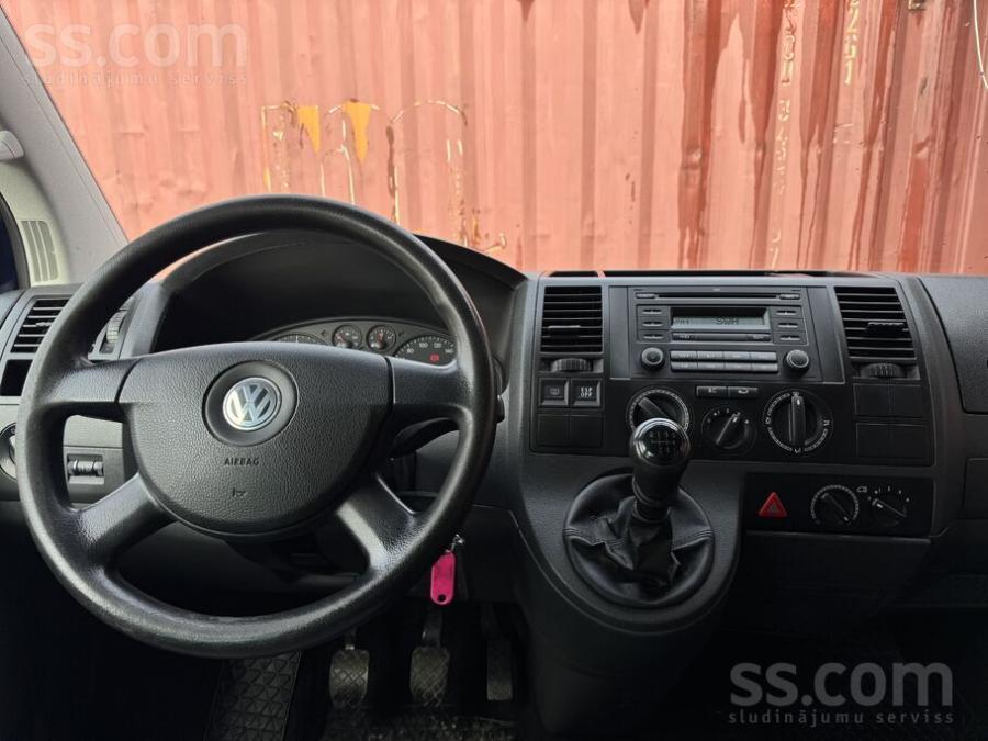 Zils Volkswagen Multivan 2009 Liepāja, ar dzinēja tilpumu 2.50 L un nobraukumu 307 tūkst. km par 8450 €, foto 9 vietnē AUTOMOTO.COM.LV