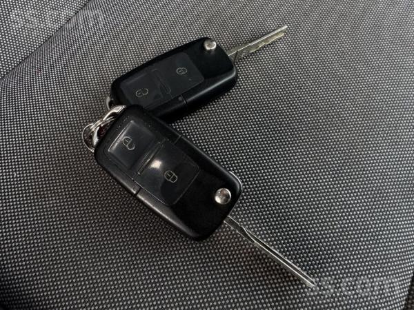Zils Volkswagen Multivan 2009 Liepāja, ar dzinēja tilpumu 2.50 L un nobraukumu 307 tūkst. km par 8450 €, foto 9 vietnē AUTOMOTO.COM.LV