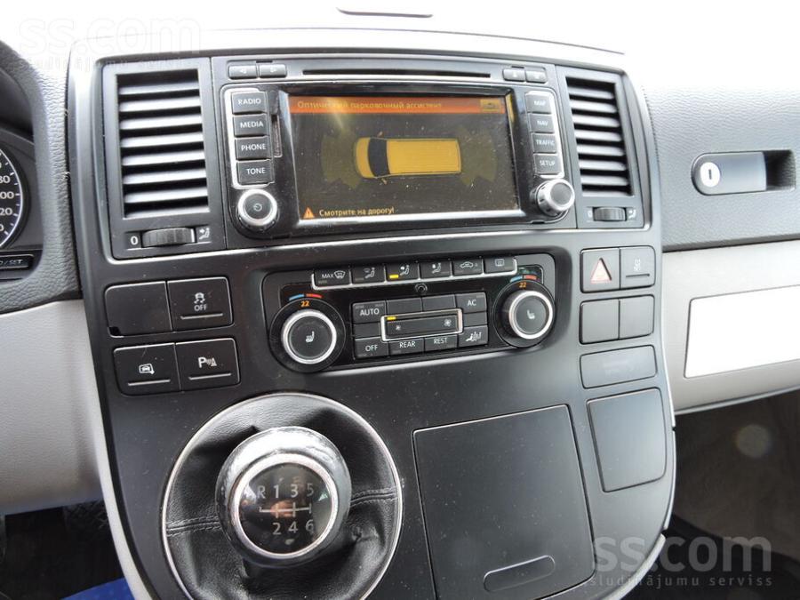 Blue Volkswagen Multivan 2010 in Cesis, with an engine capacity of 2.00 L and mileage of 235 thousand km for 13900 €, photo 8 on AUTOMOTO.COM.LV