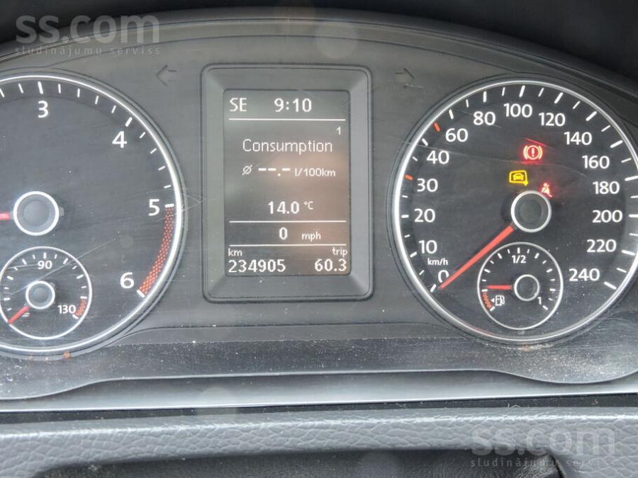 Blue Volkswagen Multivan 2010 in Cesis, with an engine capacity of 2.00 L and mileage of 235 thousand km for 13900 €, photo 10 on AUTOMOTO.COM.LV