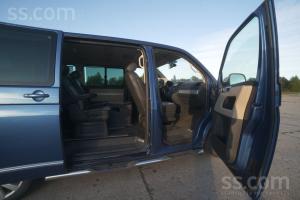 Blue Volkswagen Multivan 2013 in Riga, with an engine capacity of 2.00 L and mileage of 271 thousand km for 15600 €, photo 12 on AUTOMOTO.COM.LV