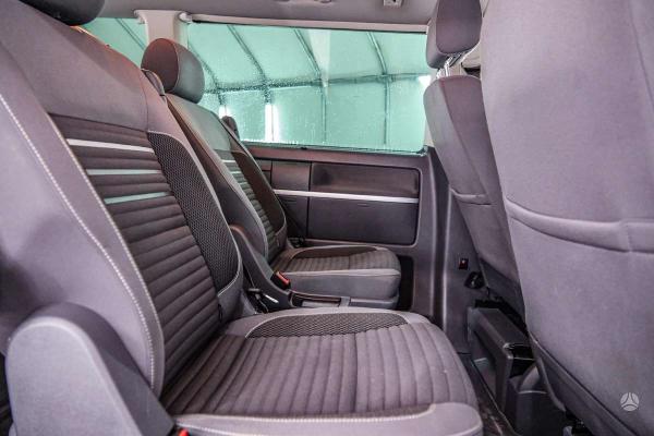 Zils Volkswagen Multivan 2014 Kauņa, ar dzinēja tilpumu 2.00 L un nobraukumu 289 tūkst. km par 16990 €, foto 8 vietnē AUTOMOTO.COM.LV