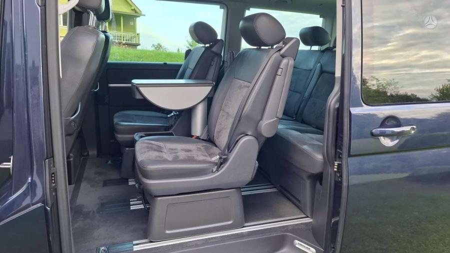 Zils Volkswagen Multivan 2014 Ignalina, ar dzinēja tilpumu 2.00 L un nobraukumu 210 tūkst. km par 17800 €, foto 10 vietnē AUTOMOTO.COM.LV