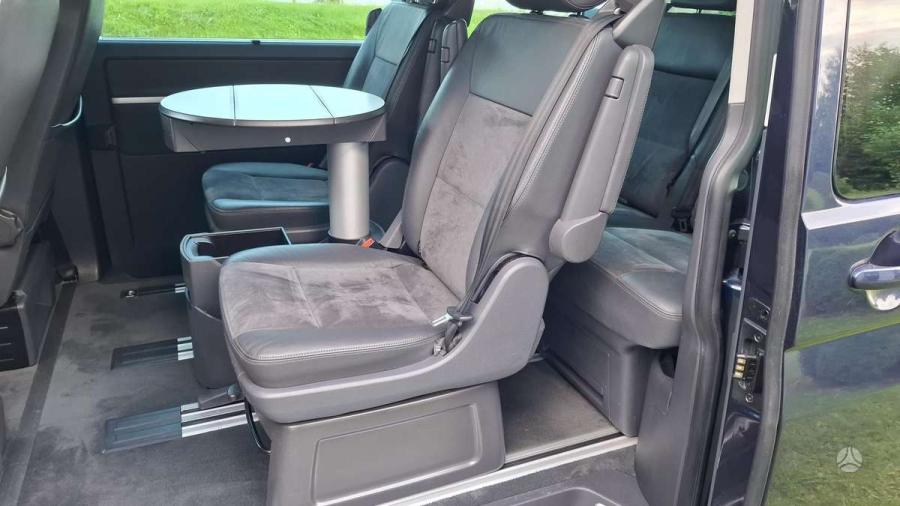 Zils Volkswagen Multivan 2014 Ignalina, ar dzinēja tilpumu 2.00 L un nobraukumu 210 tūkst. km par 17800 €, foto 11 vietnē AUTOMOTO.COM.LV