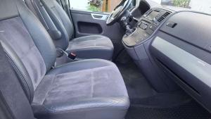 Zils Volkswagen Multivan 2014 Ignalina, ar dzinēja tilpumu 2.00 L un nobraukumu 210 tūkst. km par 17800 €, foto 16 vietnē AUTOMOTO.COM.LV