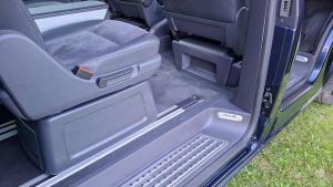 Zils Volkswagen Multivan 2014 Ignalina, ar dzinēja tilpumu 2.00 L un nobraukumu 210 tūkst. km par 17800 €, foto 18 vietnē AUTOMOTO.COM.LV