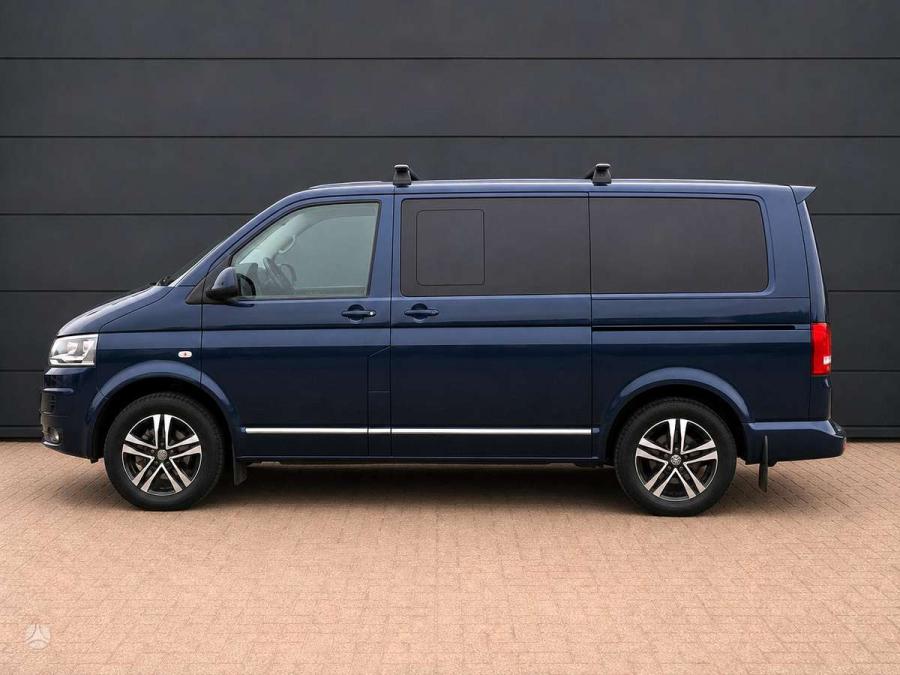 Blue Volkswagen Multivan 2015 in Vilnius, with an engine capacity of 1.97 L and mileage of 232 thousand km for 15550 €, photo 3 on AUTOMOTO.COM.LV