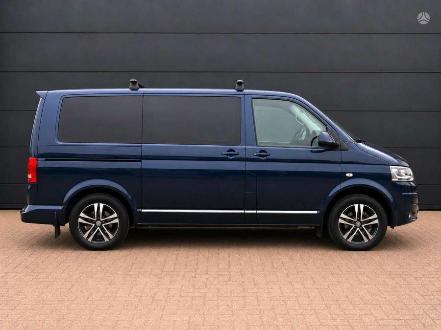 Blue Volkswagen Multivan 2015 in Vilnius, with an engine capacity of 1.97 L and mileage of 232 thousand km for 15550 €, photo 5 on AUTOMOTO.COM.LV
