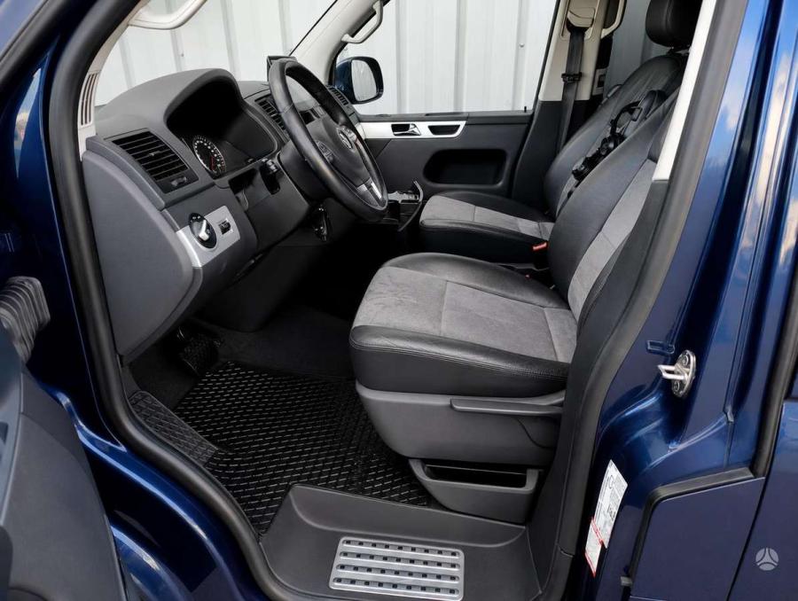 Blue Volkswagen Multivan 2015 in Vilnius, with an engine capacity of 1.97 L and mileage of 232 thousand km for 15550 €, photo 6 on AUTOMOTO.COM.LV