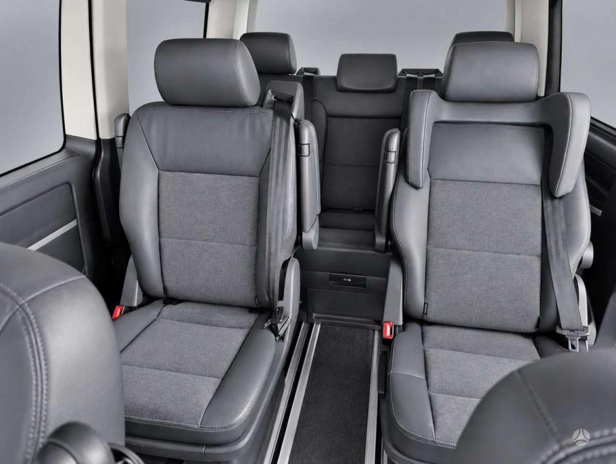 Blue Volkswagen Multivan 2015 in Vilnius, with an engine capacity of 1.97 L and mileage of 232 thousand km for 15550 €, photo 14 on AUTOMOTO.COM.LV