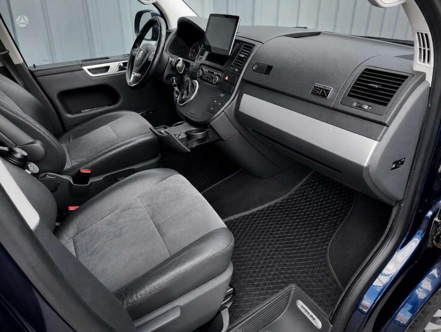 Blue Volkswagen Multivan 2015 in Vilnius, with an engine capacity of 1.97 L and mileage of 232 thousand km for 15550 €, photo 18 on AUTOMOTO.COM.LV