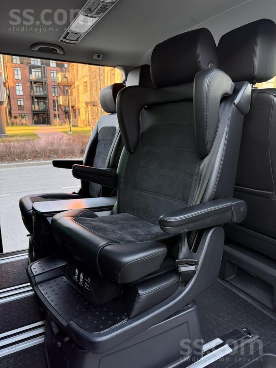 Zils Volkswagen Multivan 2016 Valka, ar dzinēja tilpumu 2.00 L un nobraukumu 228 tūkst. km par 24999 €, foto 19 vietnē AUTOMOTO.COM.LV
