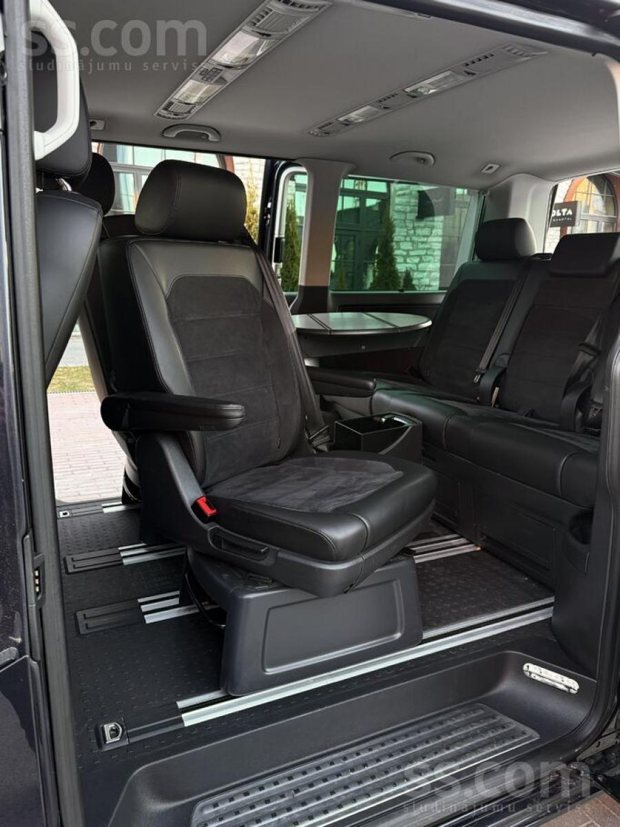 Zils Volkswagen Multivan 2016 Valka, ar dzinēja tilpumu 2.00 L un nobraukumu 228 tūkst. km par 24999 €, foto 21 vietnē AUTOMOTO.COM.LV