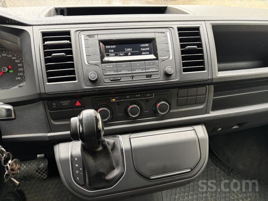 Zils Volkswagen Multivan 2016 Rīga, ar dzinēja tilpumu 2.00 L un nobraukumu 171 tūkst. km par 19900 €, foto 9 vietnē AUTOMOTO.COM.LV
