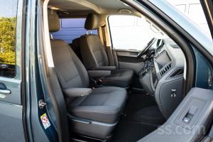 Zils Volkswagen Multivan 2016 Rīga, ar dzinēja tilpumu 2.00 L un nobraukumu 178 tūkst. km par 20950 €, foto 8 vietnē AUTOMOTO.COM.LV