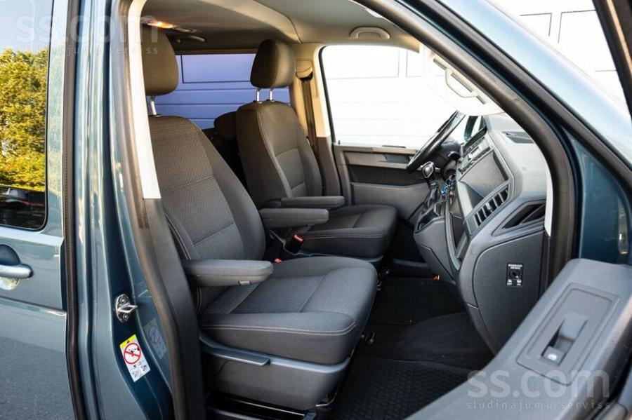 Zils Volkswagen Multivan 2016 Rīga, ar dzinēja tilpumu 2.00 L un nobraukumu 178 tūkst. km par 20950 €, foto 8 vietnē AUTOMOTO.COM.LV
