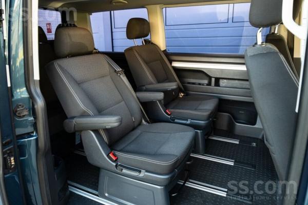 Zils Volkswagen Multivan 2016 Rīga, ar dzinēja tilpumu 2.00 L un nobraukumu 178 tūkst. km par 20950 €, foto 8 vietnē AUTOMOTO.COM.LV